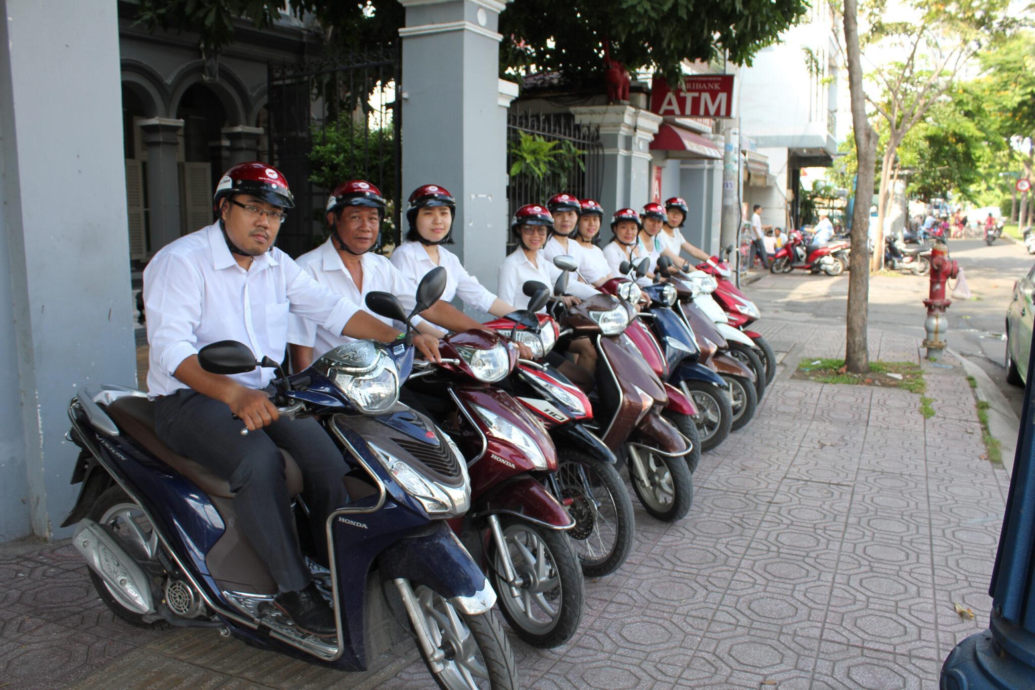 Logo Nước mắm Liên Thành trên nón bảo hiểm - Tin Liên Thành, Tin tức | Nước mắm liên thành